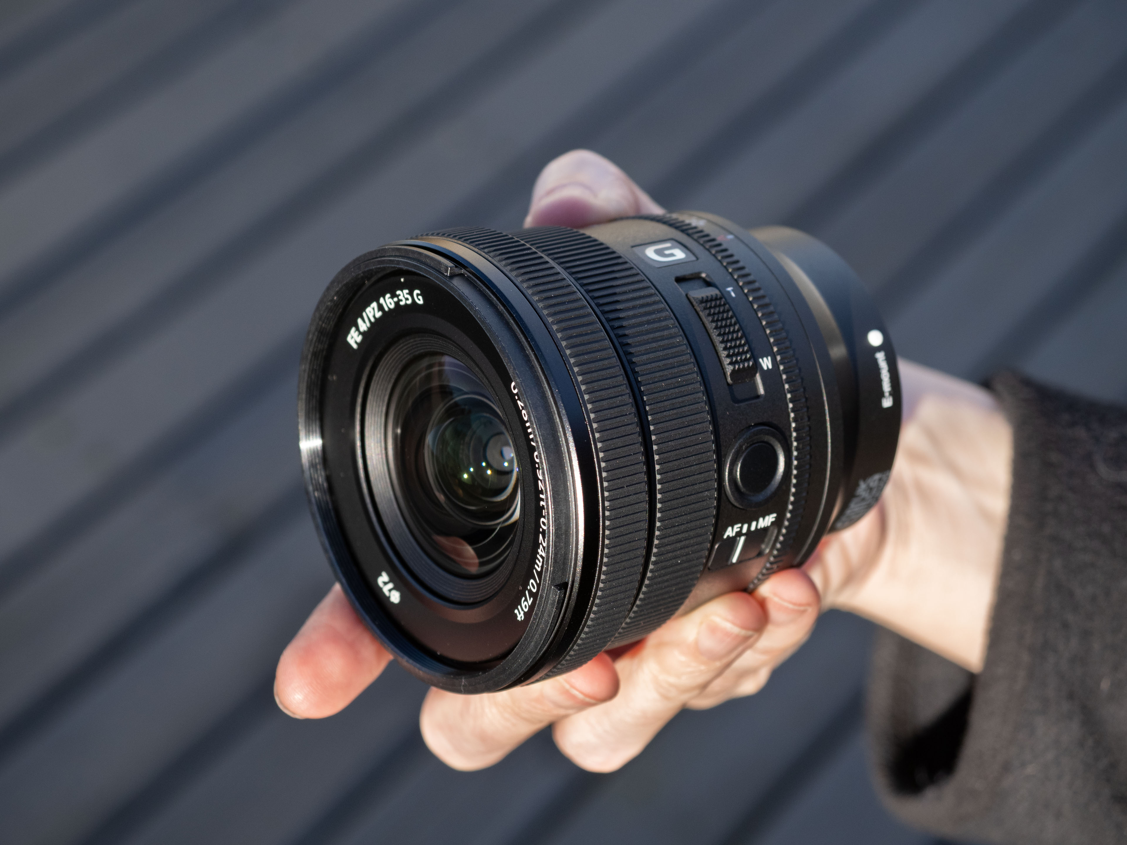 Tr n Tay ng K nh Sony FE PZ 16 35mm F4 G Blogs C c S n Ph m C ng